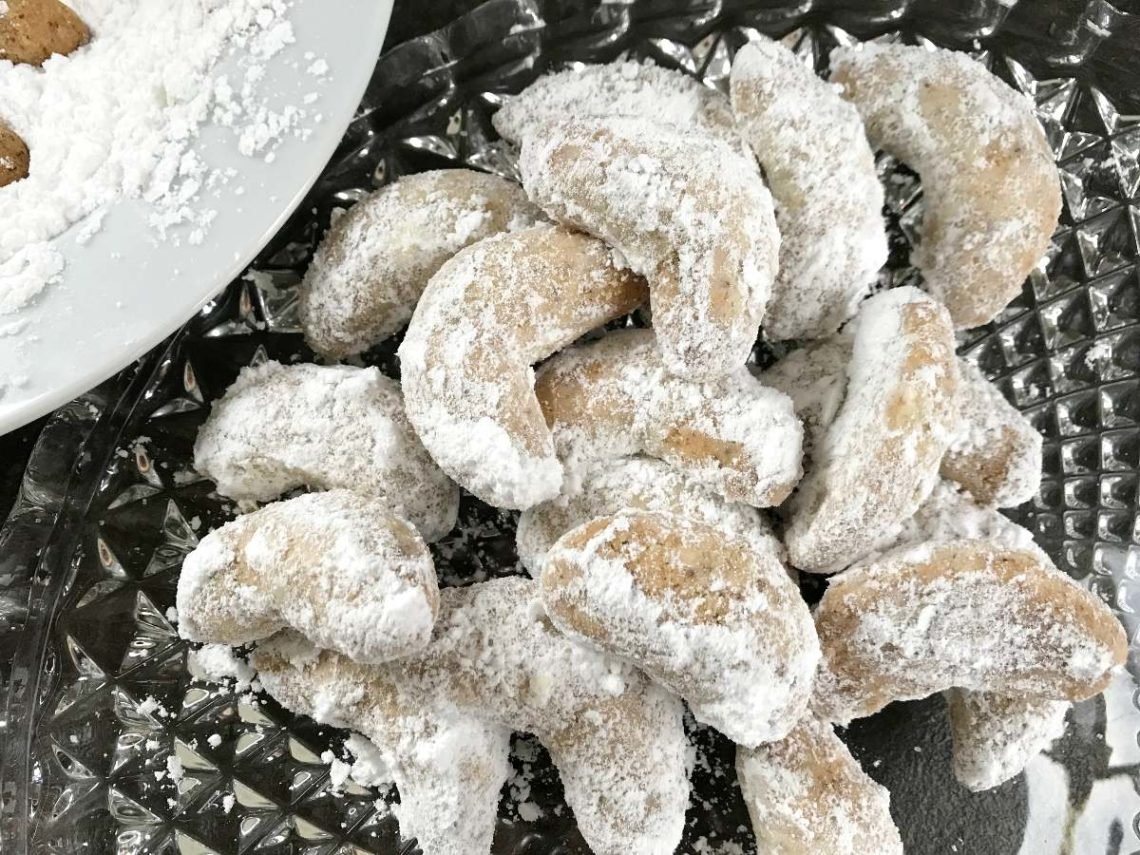 German Vanilla Crescent Cookies Recipe - Vanillekipferl (VIDEO ...