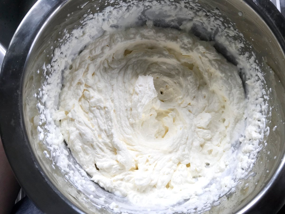 German Mascarpone Dessert with Grapes (VIDEO) - emkayskitchen