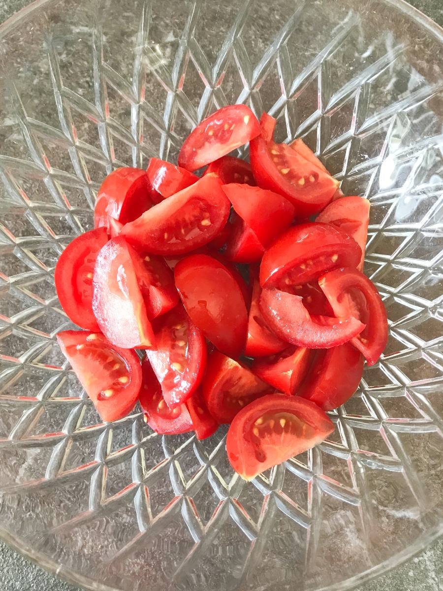 Creamy Cucumber Tomato Salad (VIDEO) - emkayskitchen